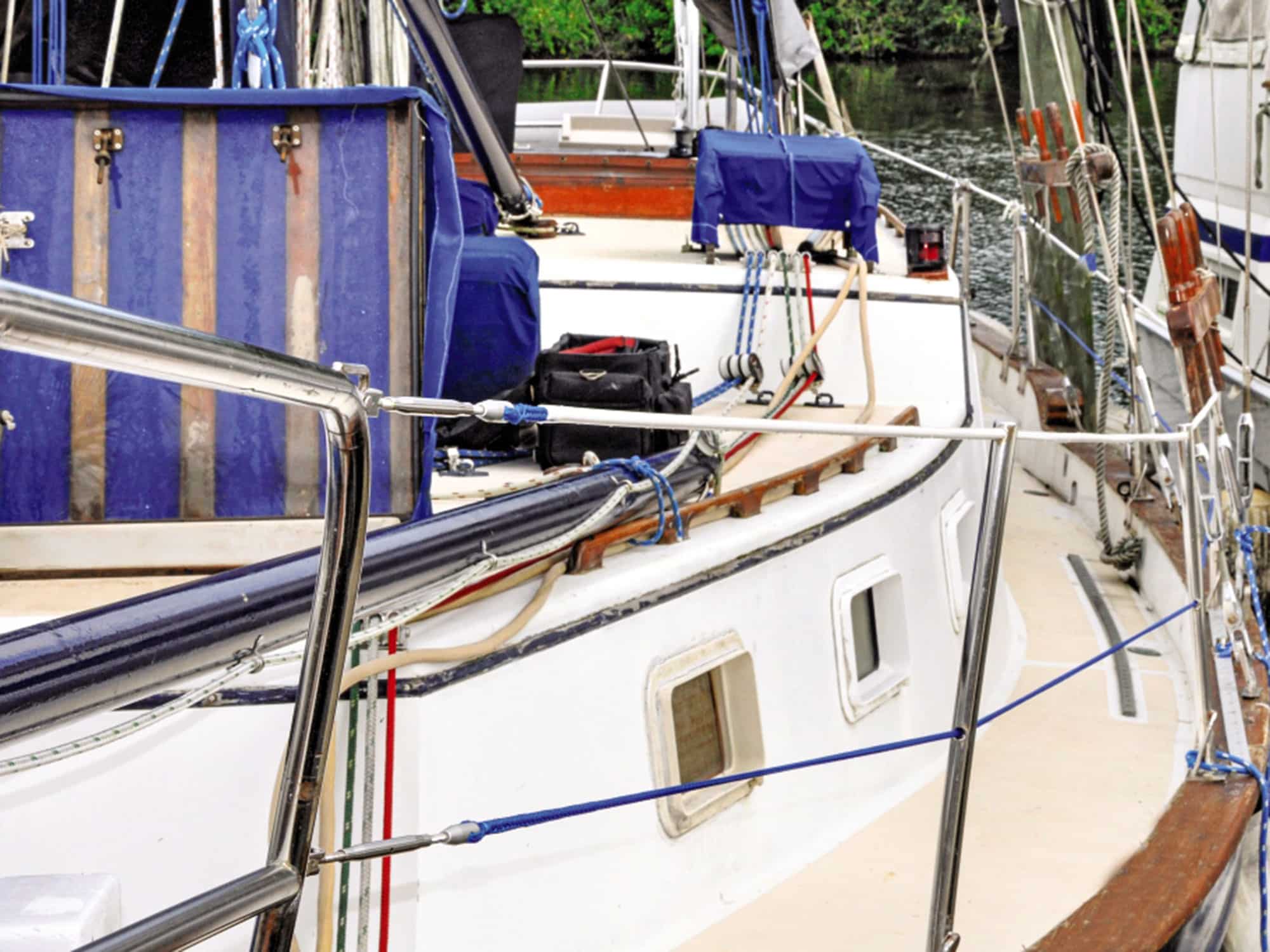 Wire vs. Dyneema: Choosing the Best Lifelines for Your Boat