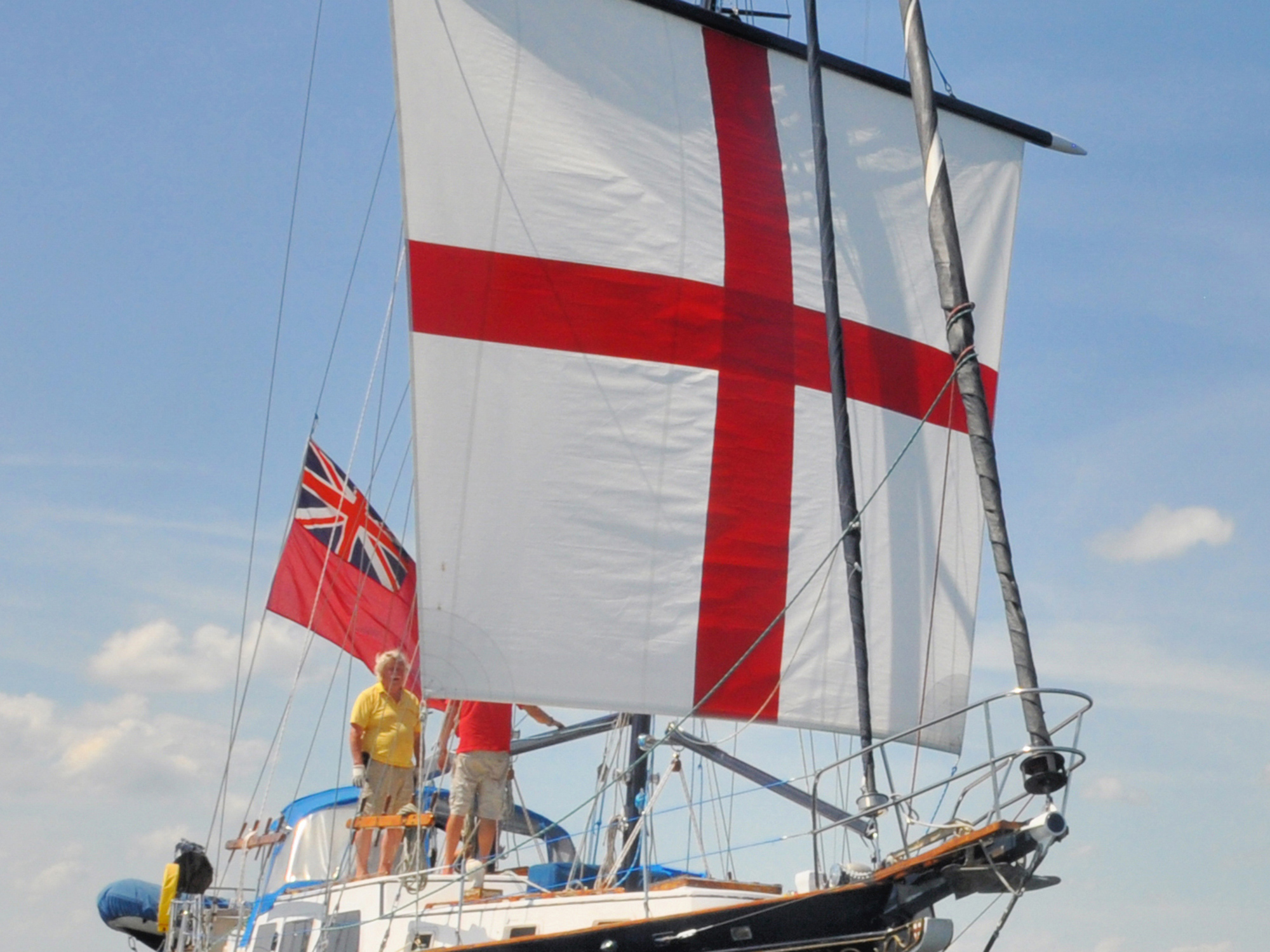 Crafting a Unique Squaresail for My Schooner: A DIY Adventure