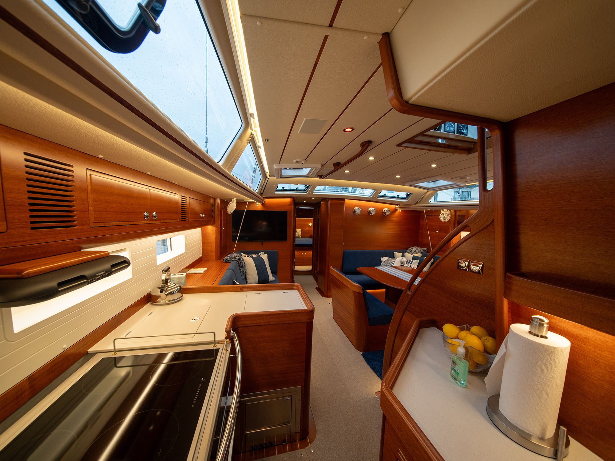 Boat Review: Hallberg-Rassy 57