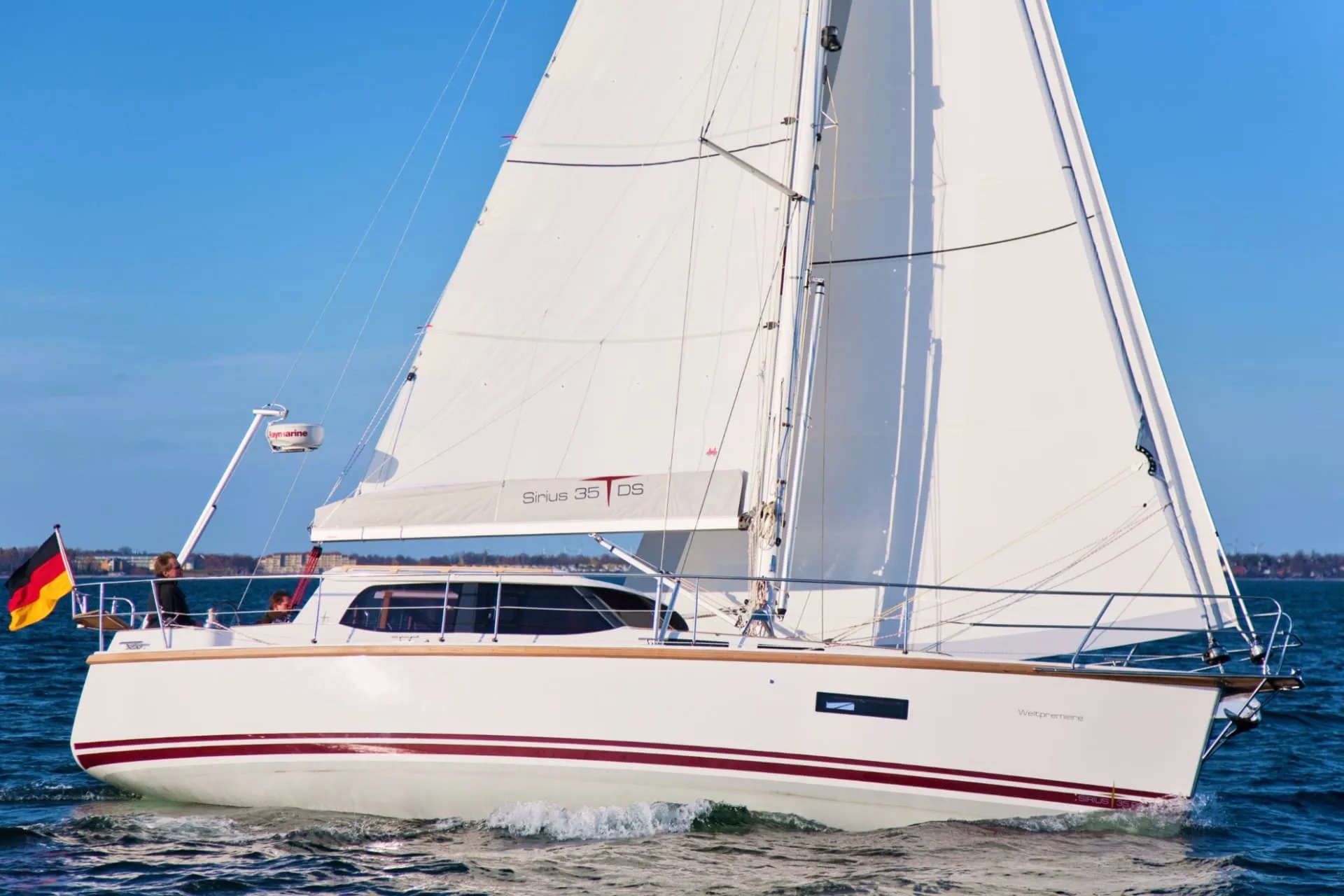 New Boat Preview: Sirius 35 DS