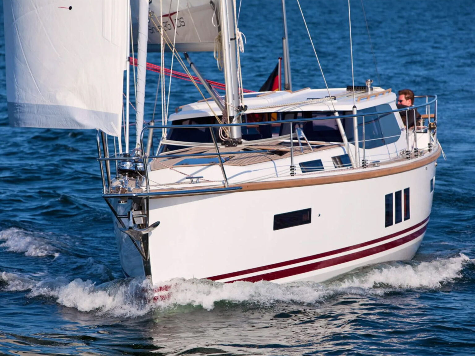 New Boat Preview: Sirius 35 DS